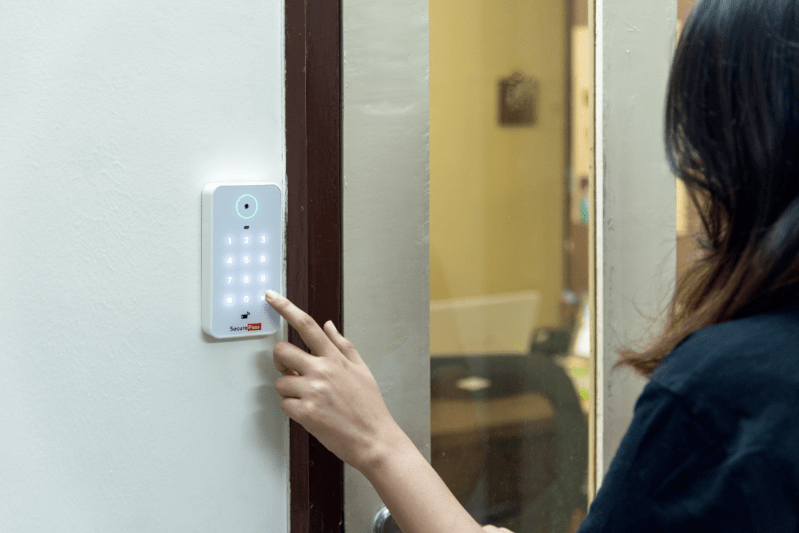 Contactless Door Access Control System | SecurePass